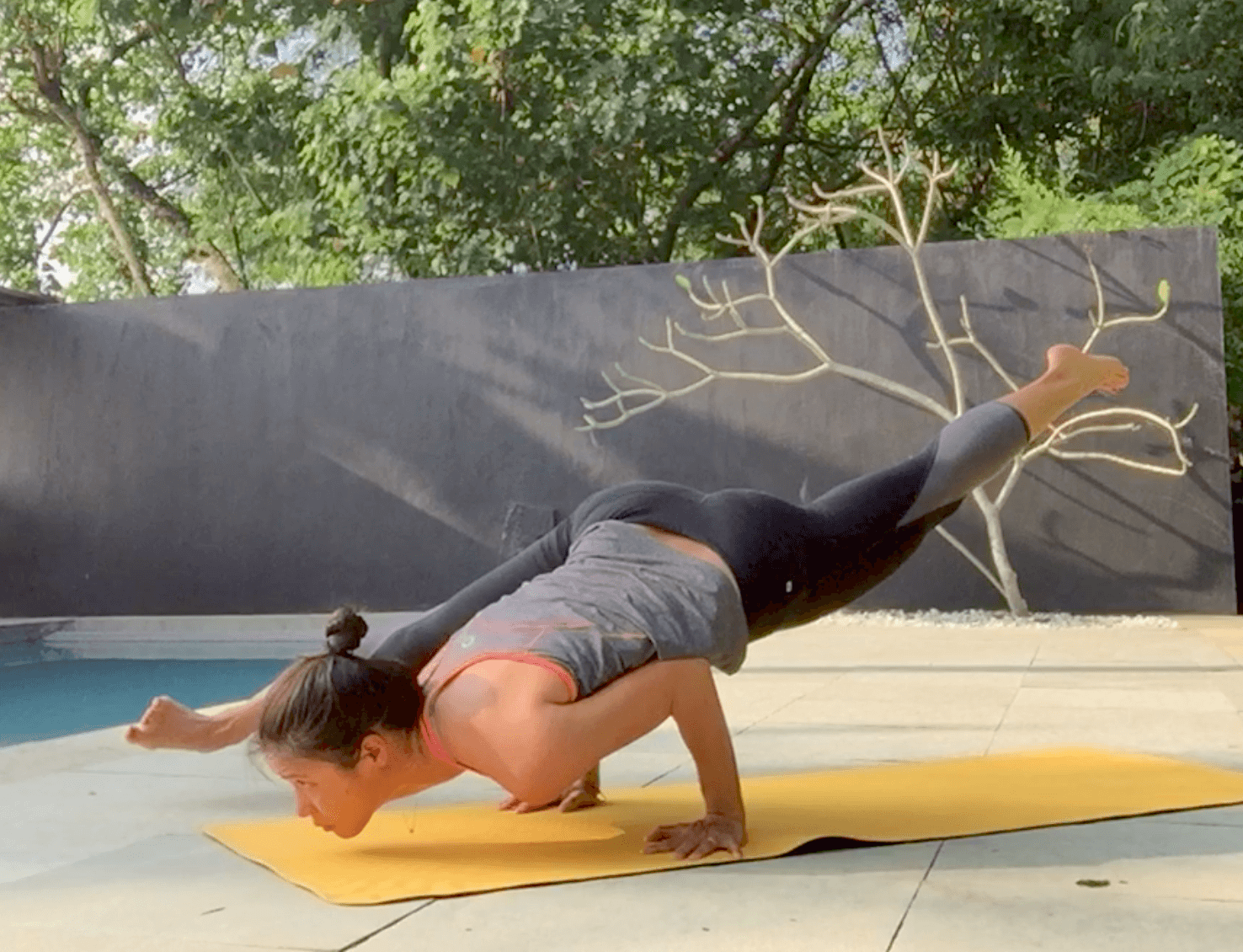 La postura eka pada koundinyasana - Xuan Lan Yoga